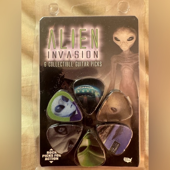 Big idea guys | Other | Alien Invasion Six Collectible Guitar Pics Ufo ...